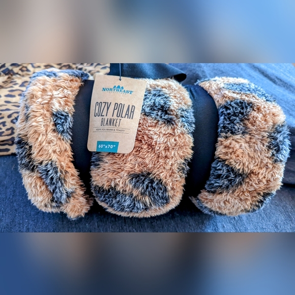 Northeast Outfitters | Bedding | New Leopard Print Plush Throw Blankets ...